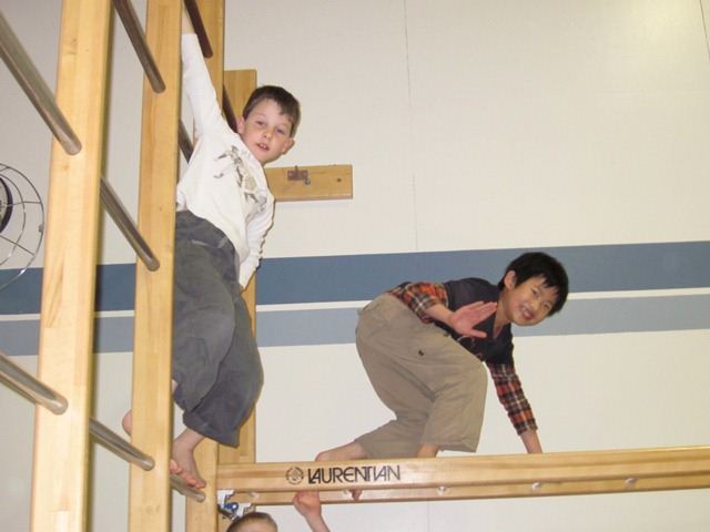 Gymnastics - Thumbnails - École Nestor Elementary School