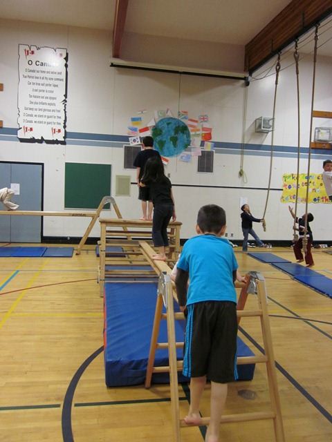 Gymnastics - Thumbnails - École Nestor Elementary School